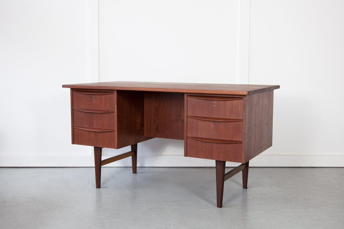 Handsome Danish Desk – House of Mobel