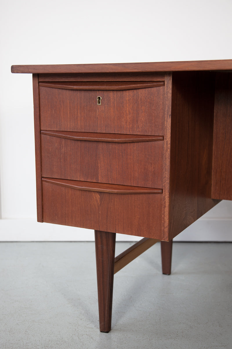 Handsome Danish Desk – House of Mobel